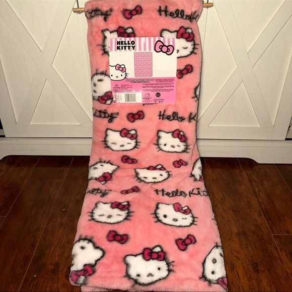 Hello Kitty | Bedding | Hello Kitty Faux Fur Throw Blanket | Poshmark